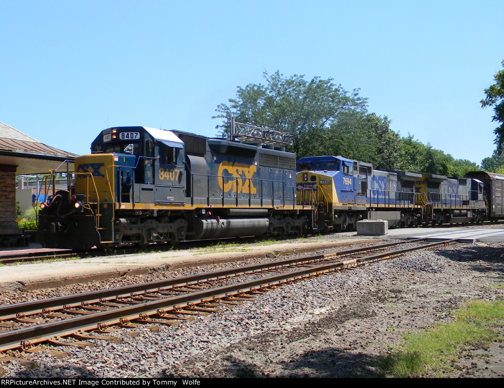 CSX 8407 Leads UP Train AASAM
